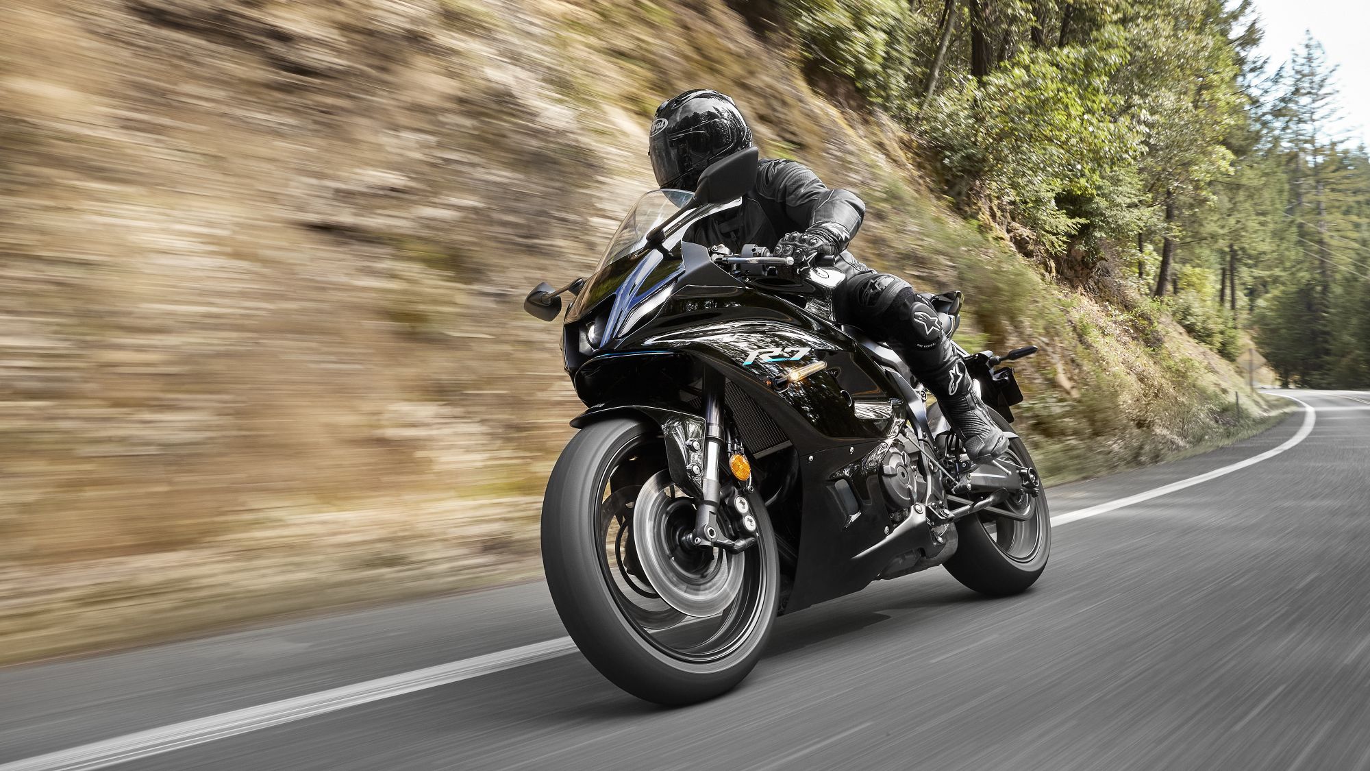 Yamaha R7 revealed | All the specs and features of the sports bike ...