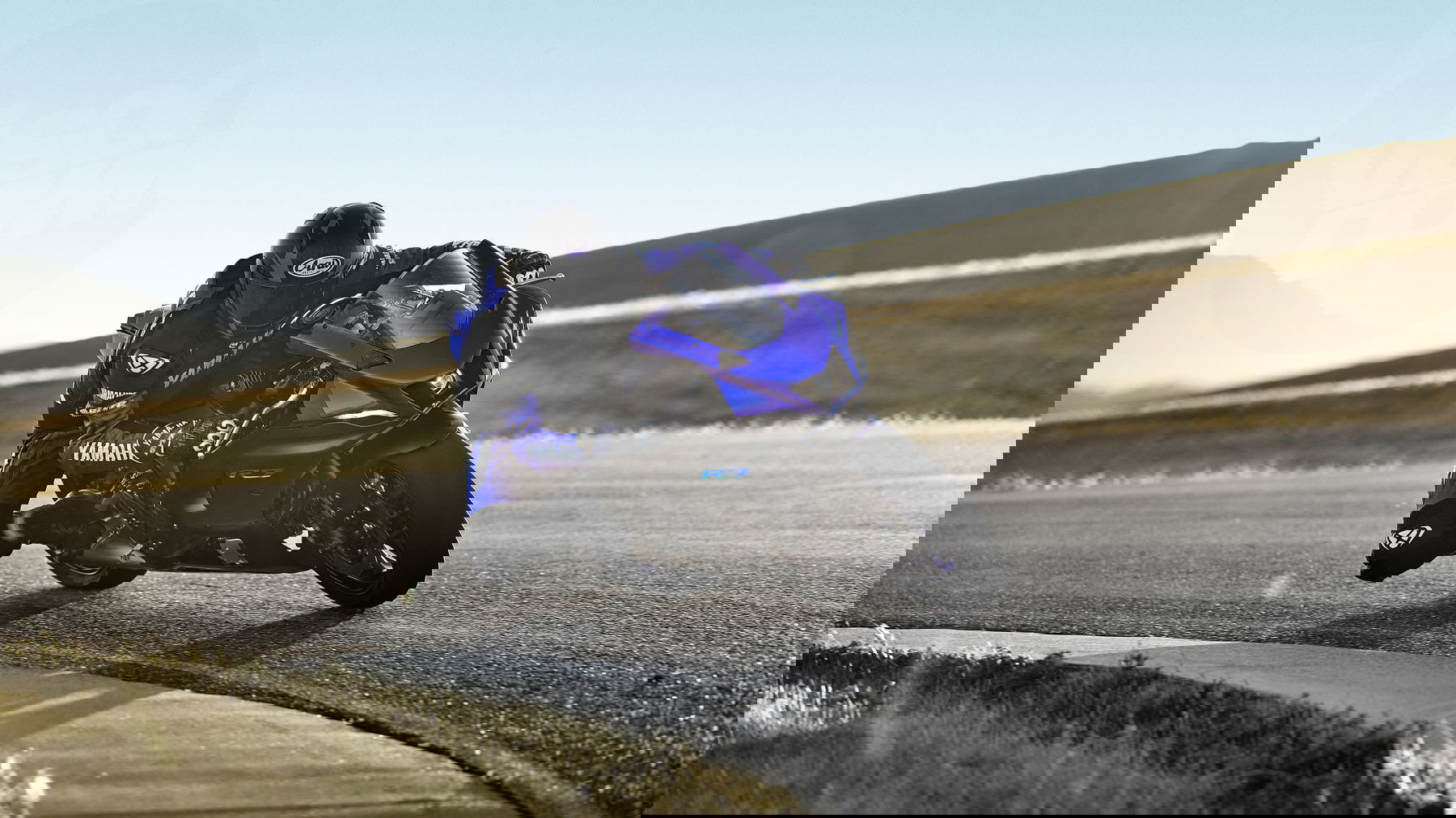 Yamaha R7 revealed | All the specs and features of the sports bike ...