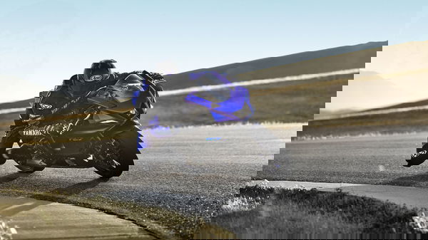 Yamaha R7 revealed | All the specs and features of the sports bike ...