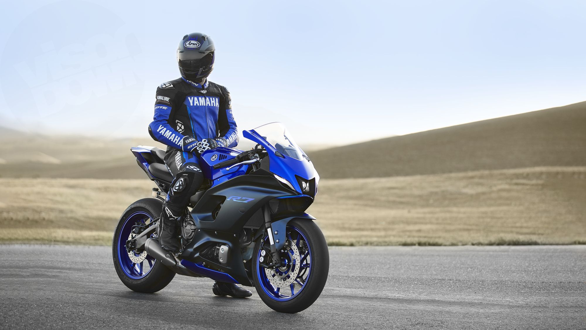 Yamaha R7 revealed | All the specs and features of the sports bike ...