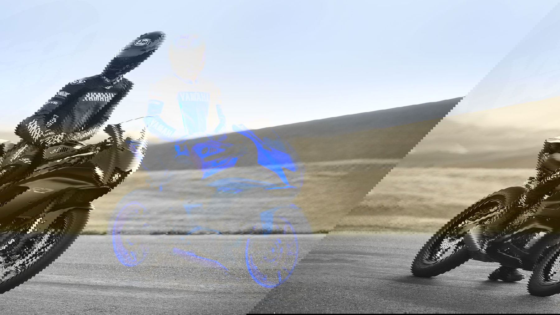 Yamaha R7 revealed | All the specs and features of the sports bike ...