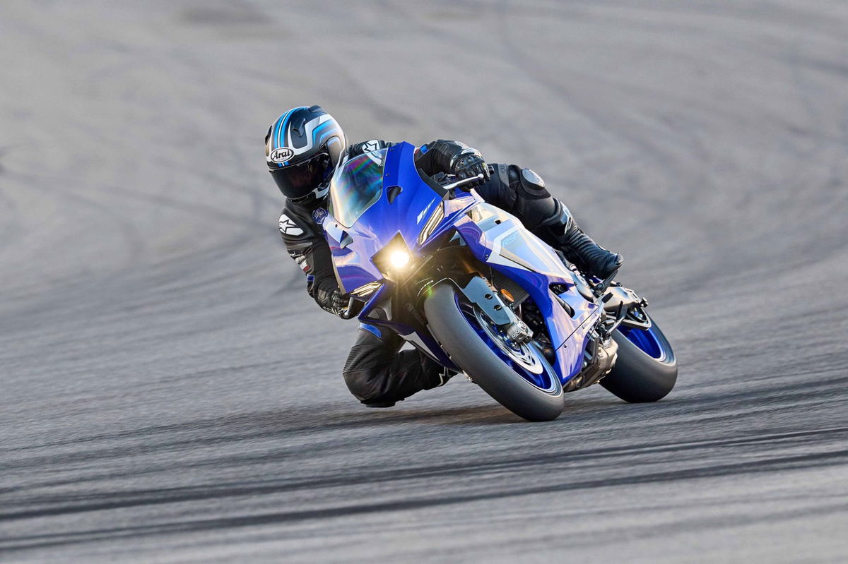 The 2025 Yamaha R9 is FINALLY Here to Attack the Track | Visordown