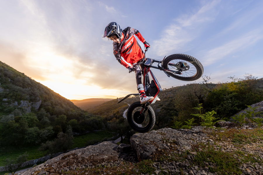 Oset TXP-24 Review: The Most Enjoyable Way to Hone Your Skills | Visordown