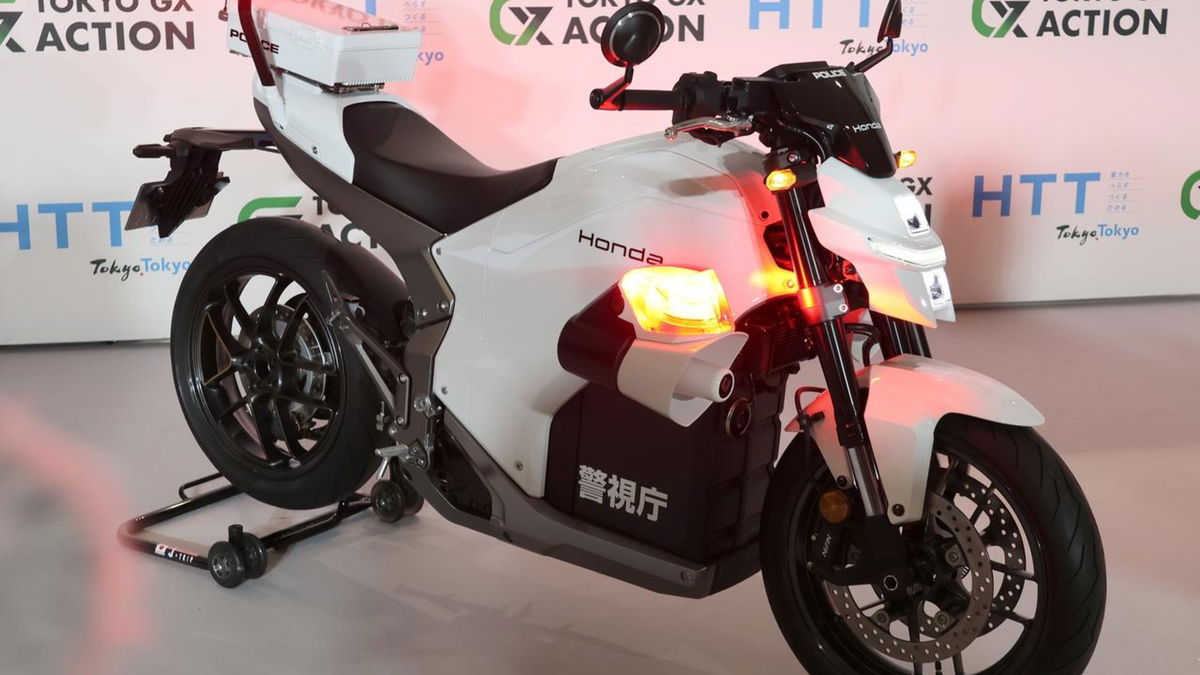 Honda’s WN7 breaks cover as a white police bike | Visordown