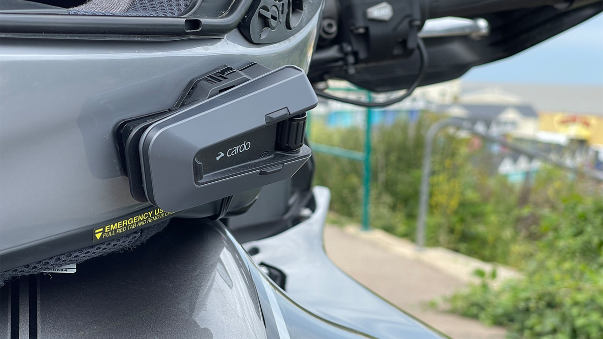 Cardo Teams Up With Helmet Maker Schuberth on New Comms System | Visordown