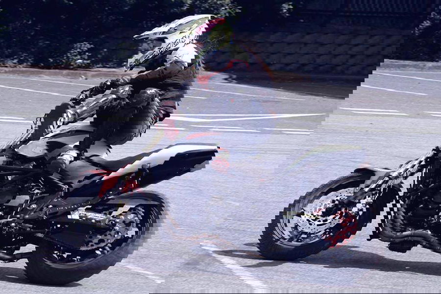 The top 7 best female stunt riders | Visordown