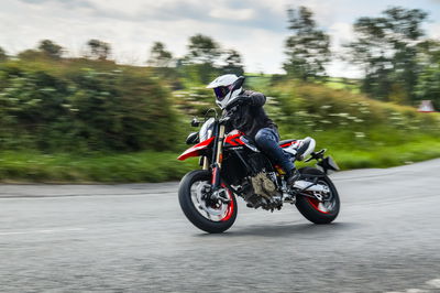 Ducati Hypermotard 698 Mono Review: The Best Single-Cylinder Bike ...