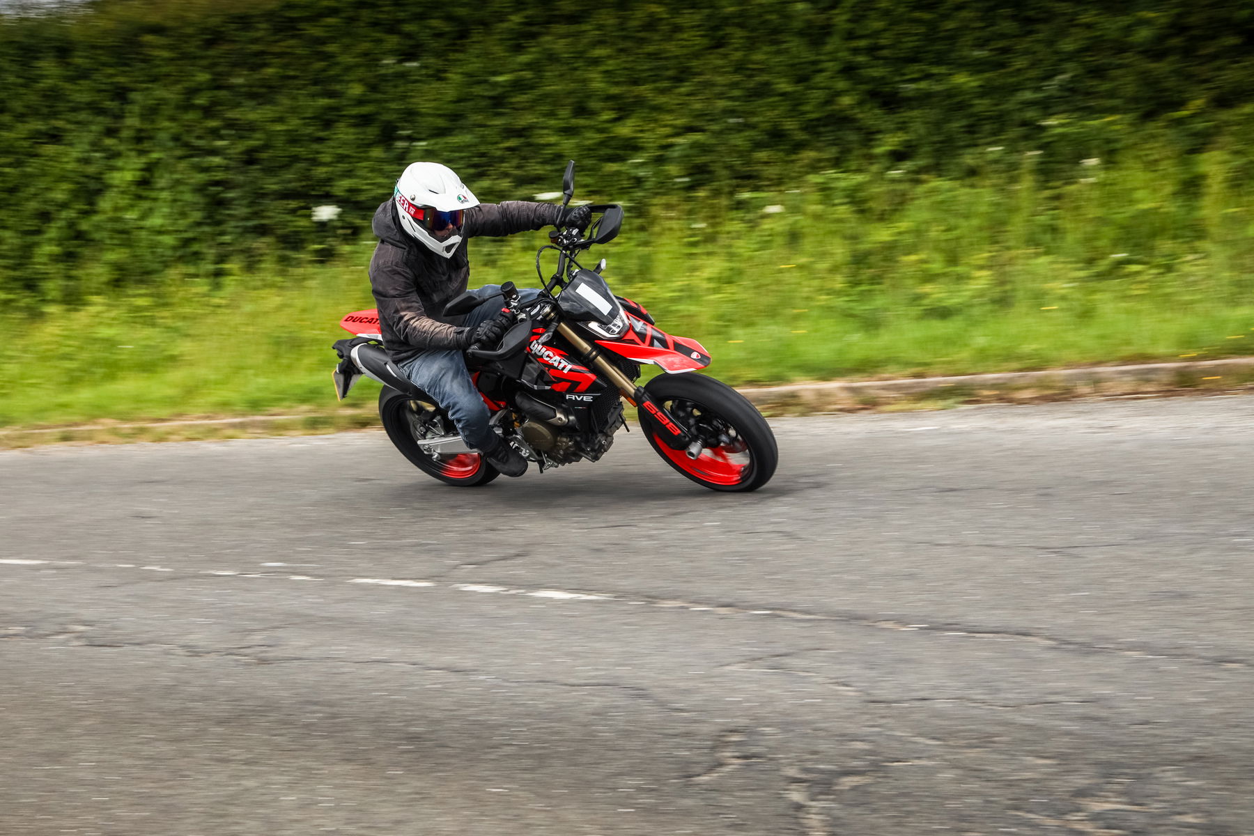 Ducati Hypermotard 698 Mono Review: The Best Single-Cylinder Bike ...