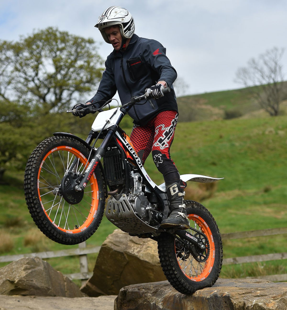 Inch Perfect Trials Review: Spoiler, It's Harder Than it Looks! | Visordown