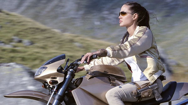 The top 7 best female stunt riders | Visordown