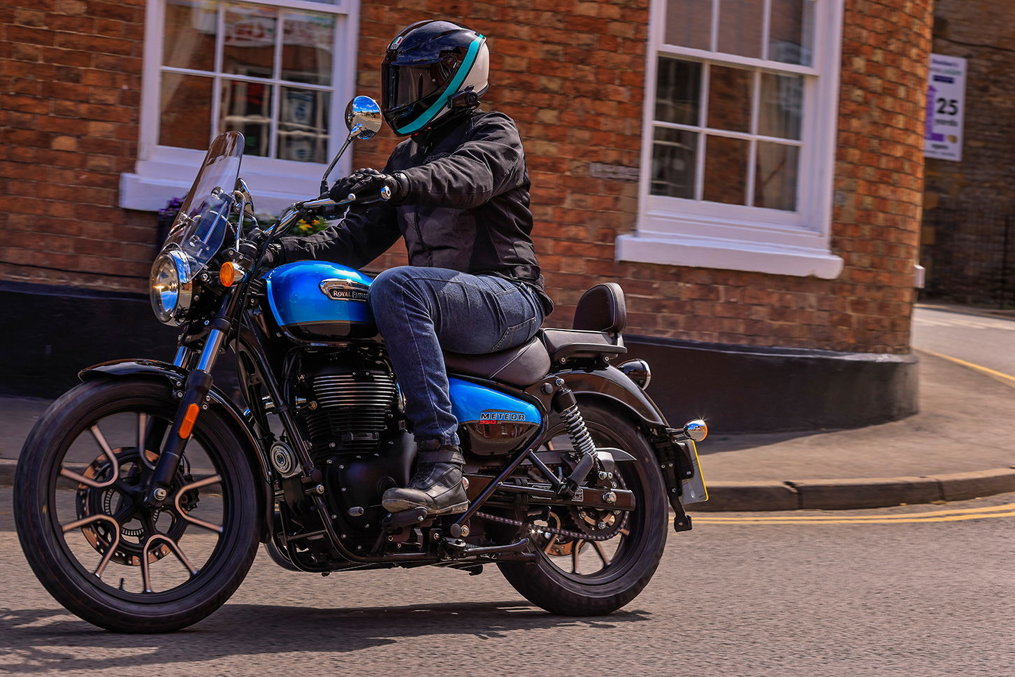 Royal Enfield Meteor 350 (2021) road test review | easy going cruiser ...