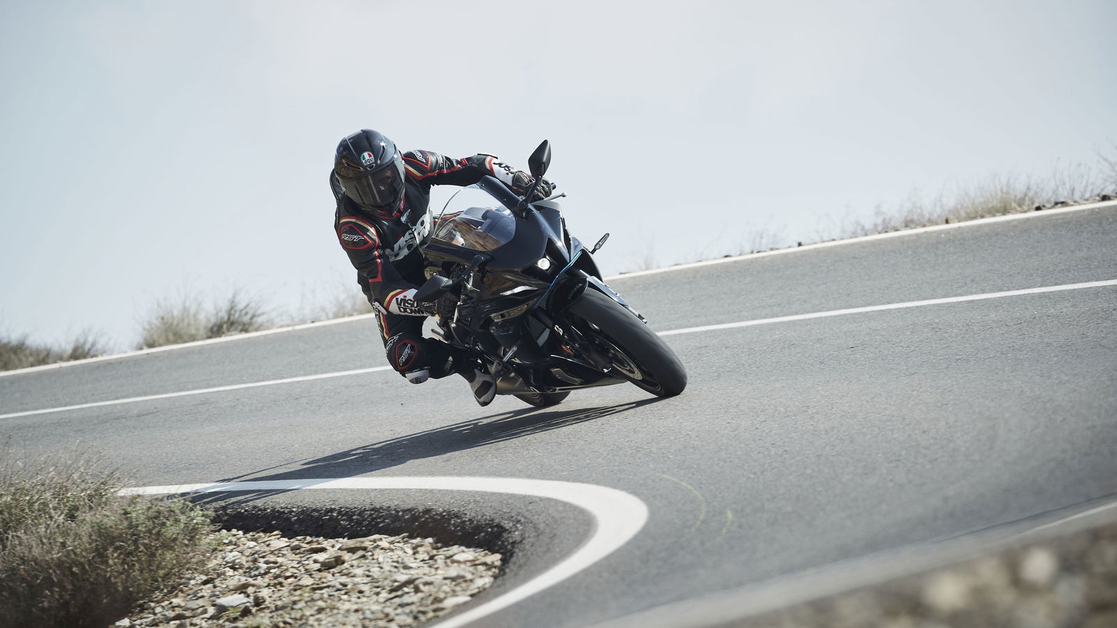 Get up close and personal with the Yamaha R7 at Brands Hatch this ...