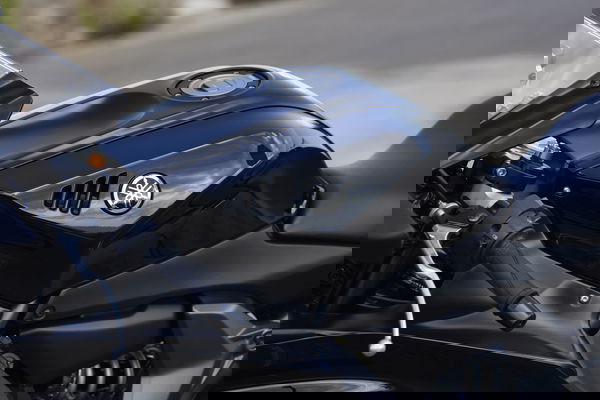 Yamaha R7 (2022) review | tested on the road and on the track | Visordown