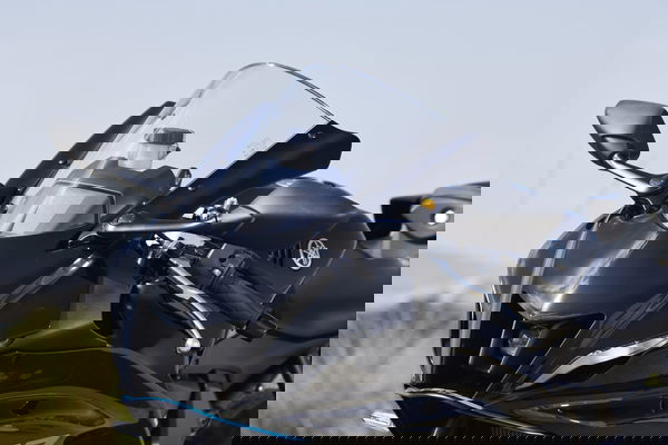 Yamaha R7 (2022) review | tested on the road and on the track | Visordown