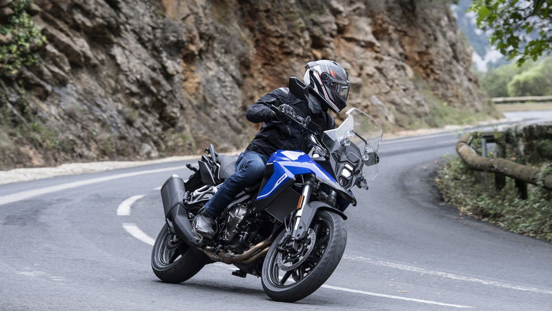 Suzuki V-Strom 800 RE review: another talented middleweight ADV | Visordown