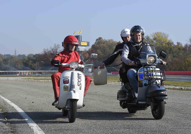 Valerio Boni and His 1979 Vespa 50cc Set Distance Record | Visordown