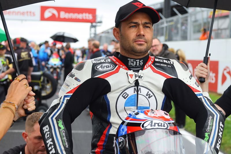 Leon Haslam Sticks With BMW for 2024 BSB Season | Visordown