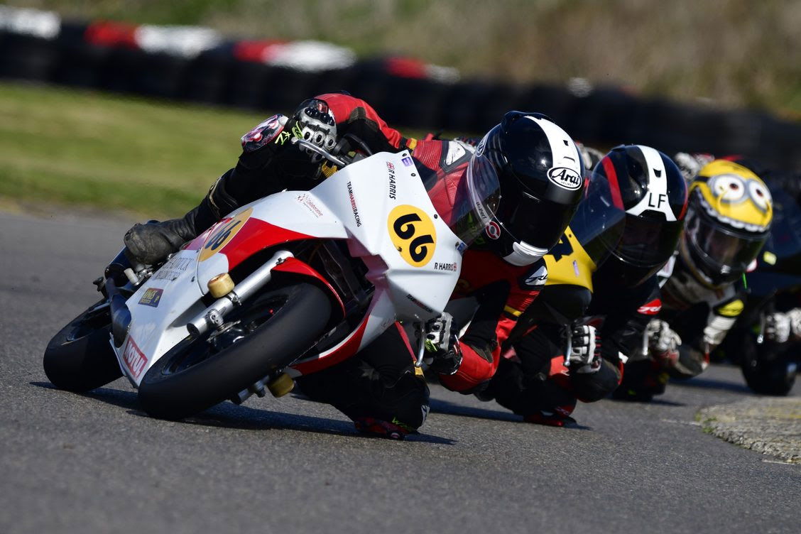 Ronnie Harris takes MiniGP70 win at 2022 Fab-Racing sea... | Visordown