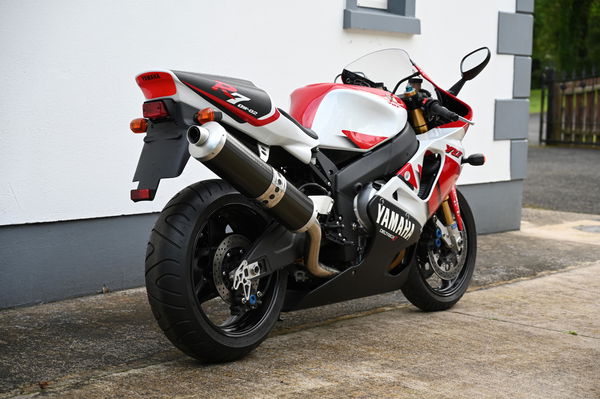 Unused, unregistered Yamaha R7 OW-02 Sells For £37k | Visordown
