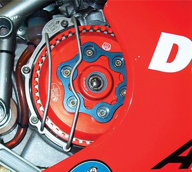 How it works – slipper/assist clutches | The MotoGP tech now found on ...